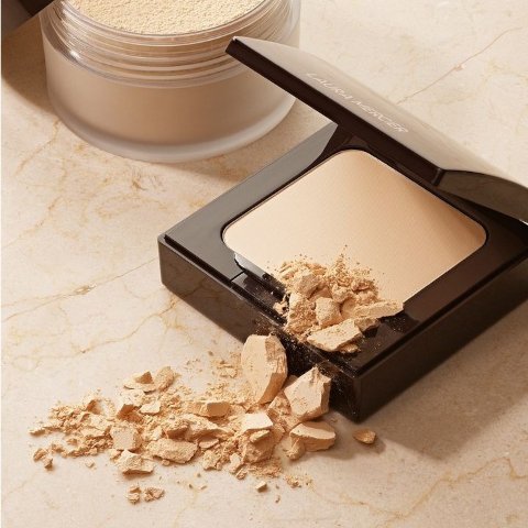 Laura Mercier Translucent Pressed Setting Powder Get 2 Deluxe Samples